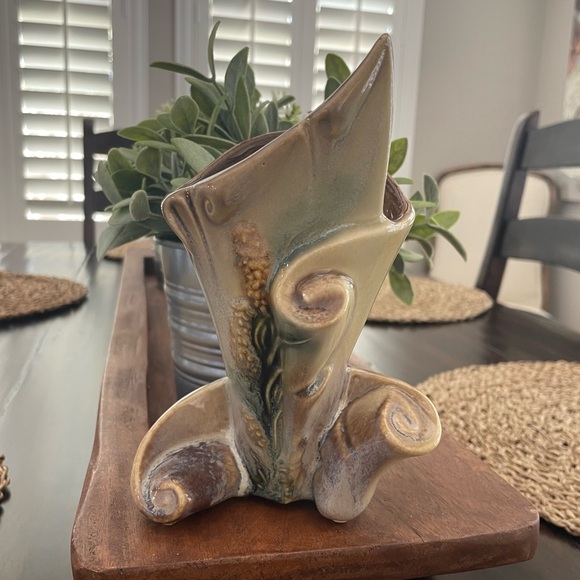 Vintage | Accents | Vintage Early 5s Hull Parchment Pine Pottery Vase ...